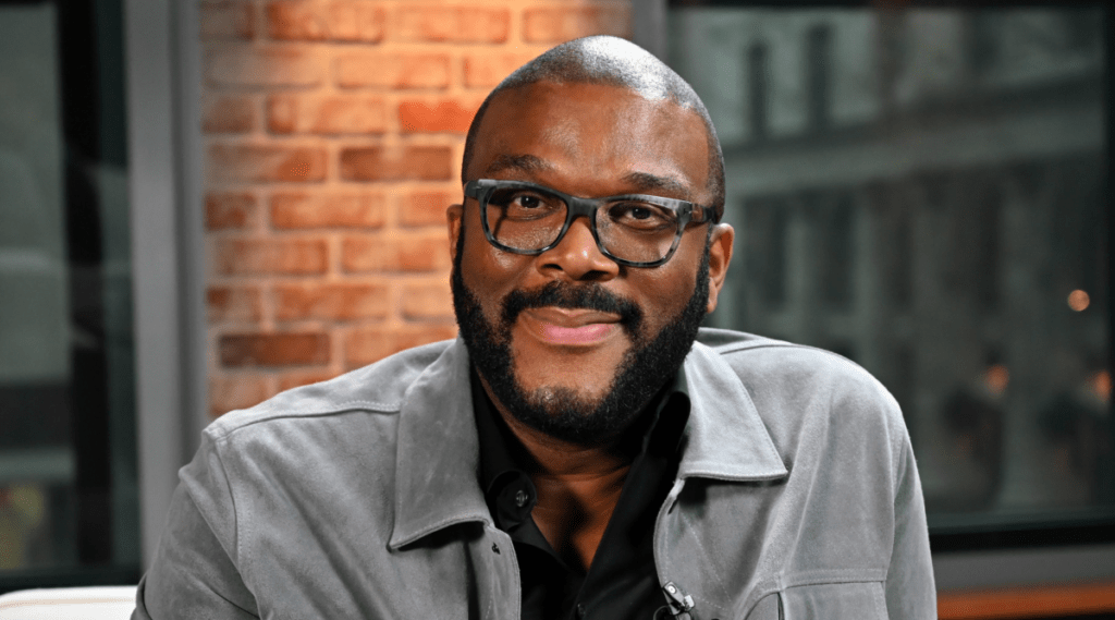 Tyler Perry Gives Away 1,000 Gift Cards And Pay For Other People's ...