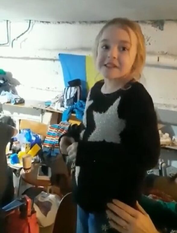 Ukrainian girl sings "Let it Go" in shelter and catches attention of ...