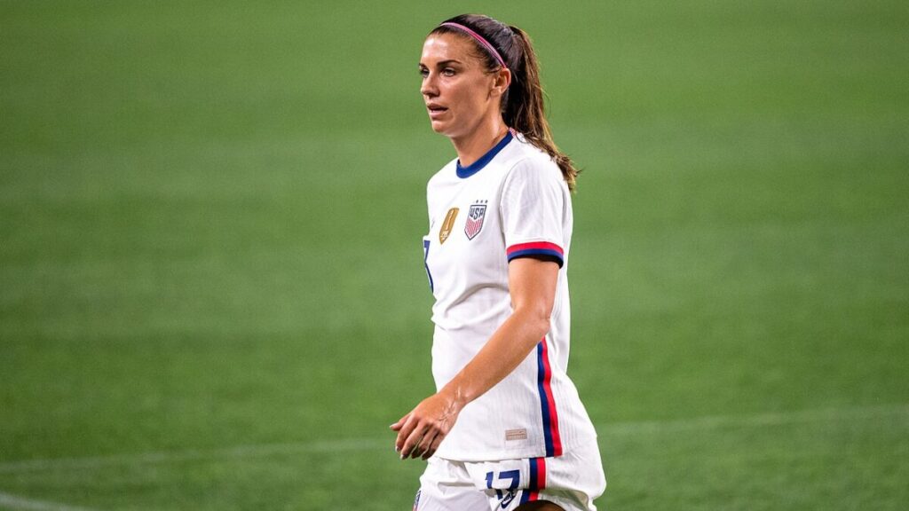 Two-Year-Old Fan Catches The Eye of Soccer Player Alex Morgan ...