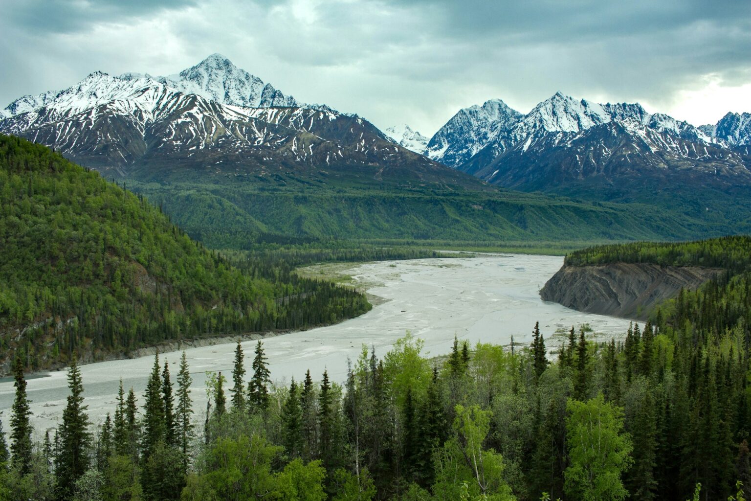 Heroic Rescue: Teamwork Saves Hiker from 700-Pound Boulder in Alaska ...